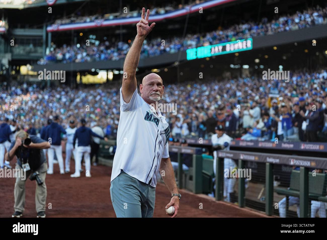 Former Seattle Mariners player Jay Buhner waves to fans before Game 2 ...