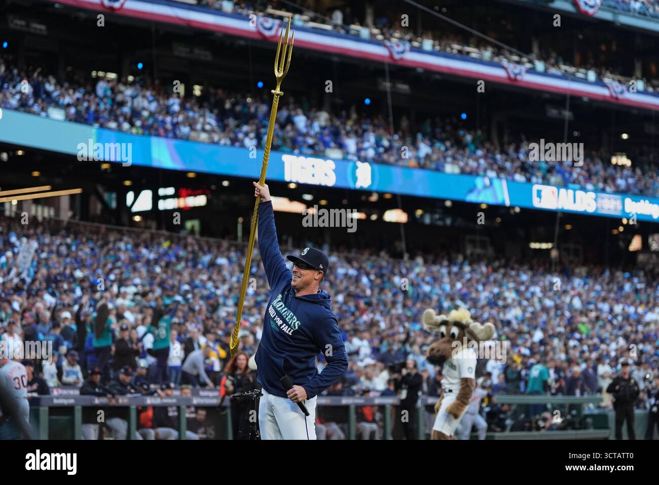 Seattle Mariners relief pitcher Trent Thornton greets fans before Game ...