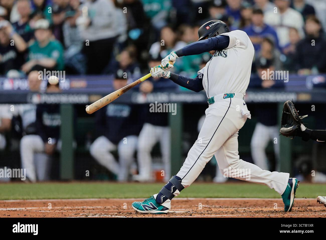 Seattle Mariners' Jorge Polanco hits a solo home run during the fourth ...