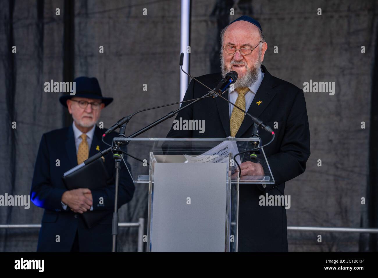 London, UK. 05th Oct, 2025. Chief Rabbi Sir Ephraim Mirvis chairs the ...