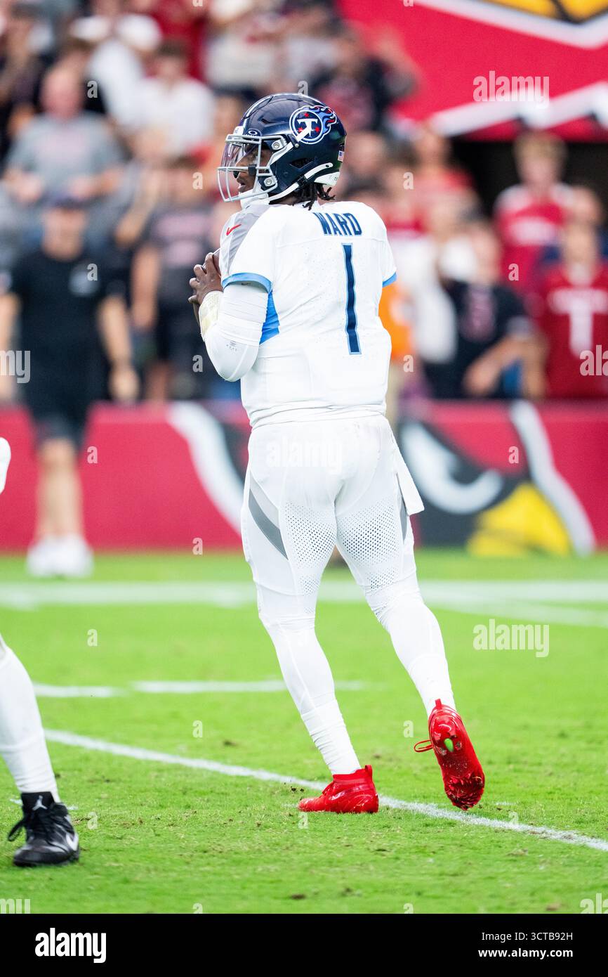 Tennessee Titans quarterback Cam Ward (1) looks to throw the ball in an ...