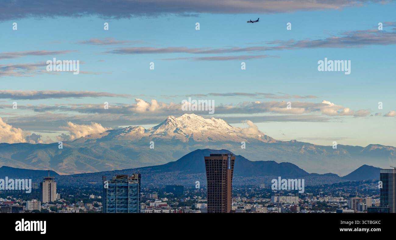 Flying plane over mexico panorama hi-res stock photography and images ...