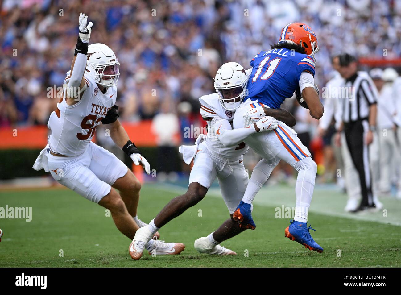 Florida wide receiver Aidan Mizell (11) is tackled by Texas defensive ...