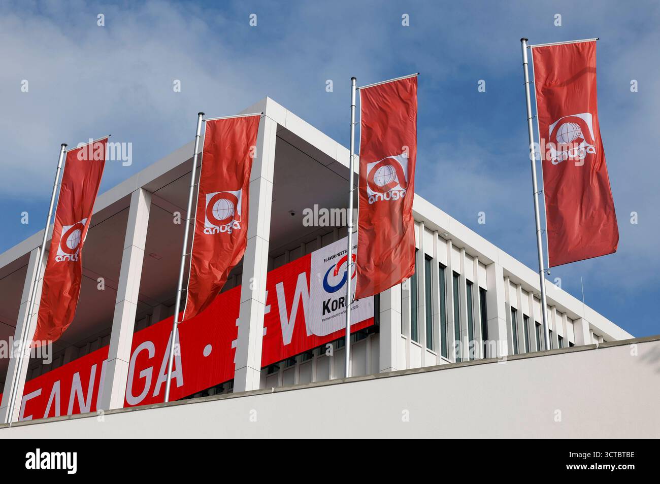 Anuga-Flaggen bei der internationalen Leitmesse für Lebensmittel und ...