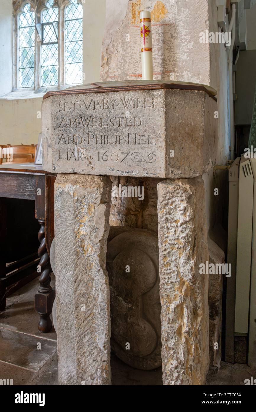 Purbeck limestone font hi-res stock photography and images - Alamy