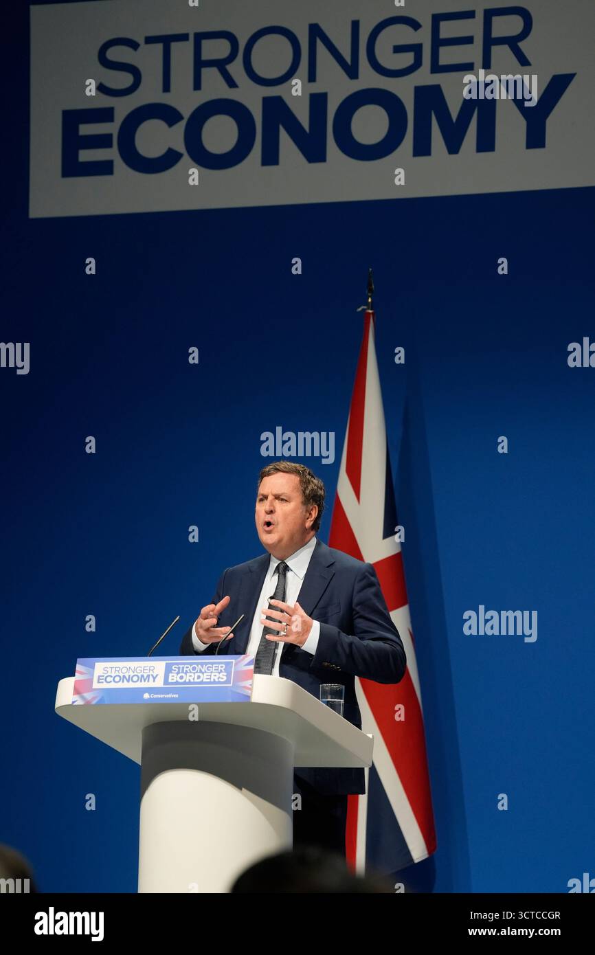 Shadow chancellor Sir Mel Stride making a speech during the ...