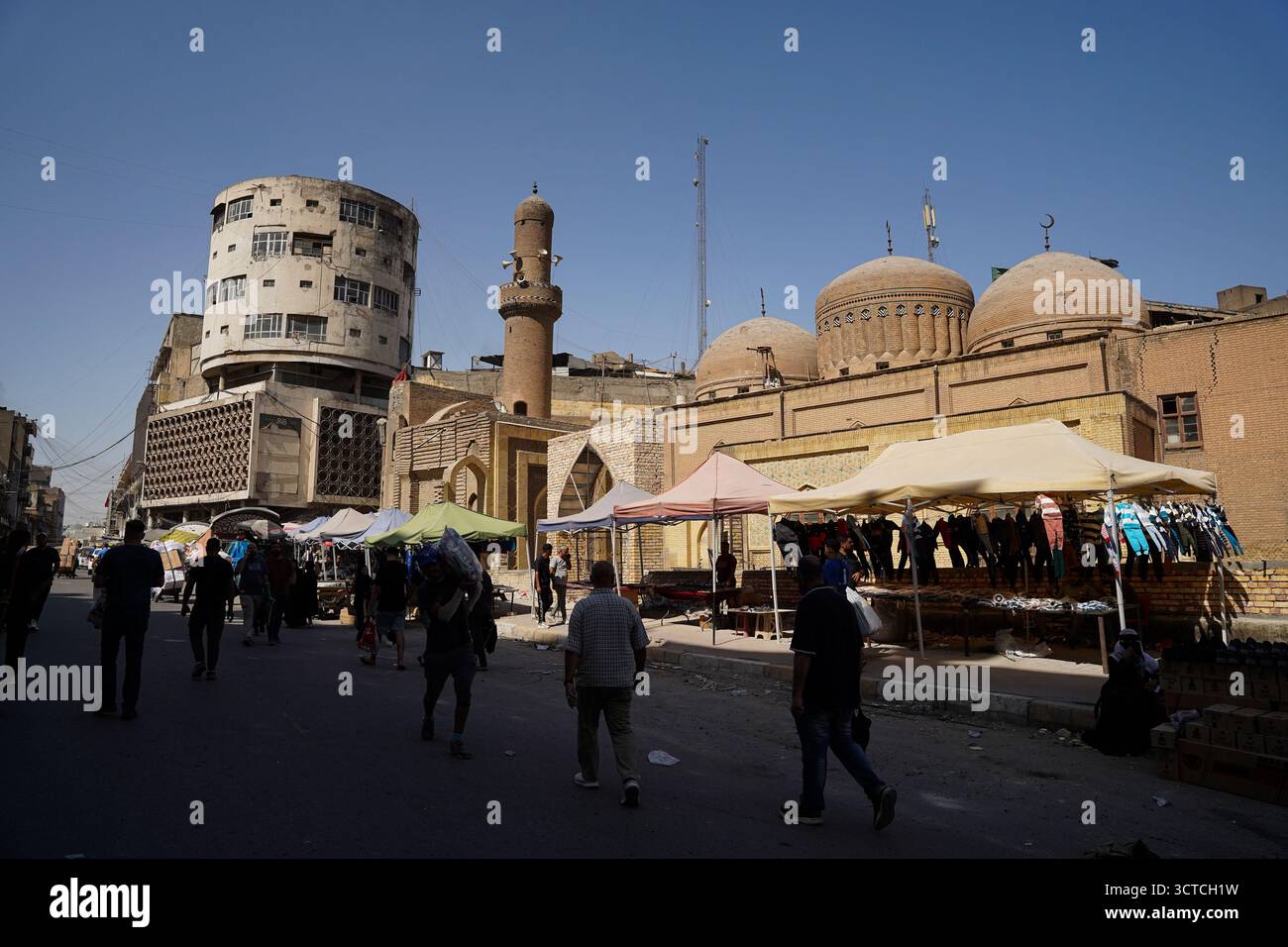 Baghdad, Iraq. 2nd Oct, 2025. People walk in front of Morgan Mosque on ...