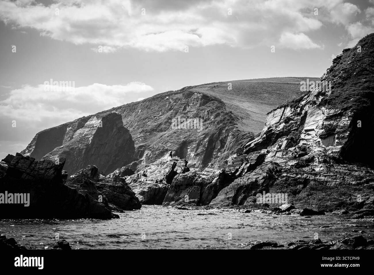 kingston cliff side black and white Stock Photo - Alamy