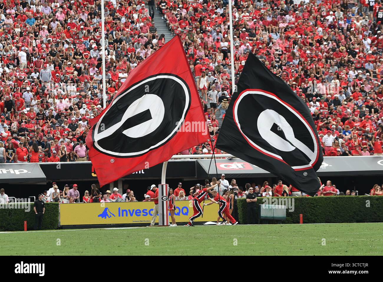 ATHENS, GA - OCTOBER 04: Georgia Bulldogs cheerleaders celebrate a ...