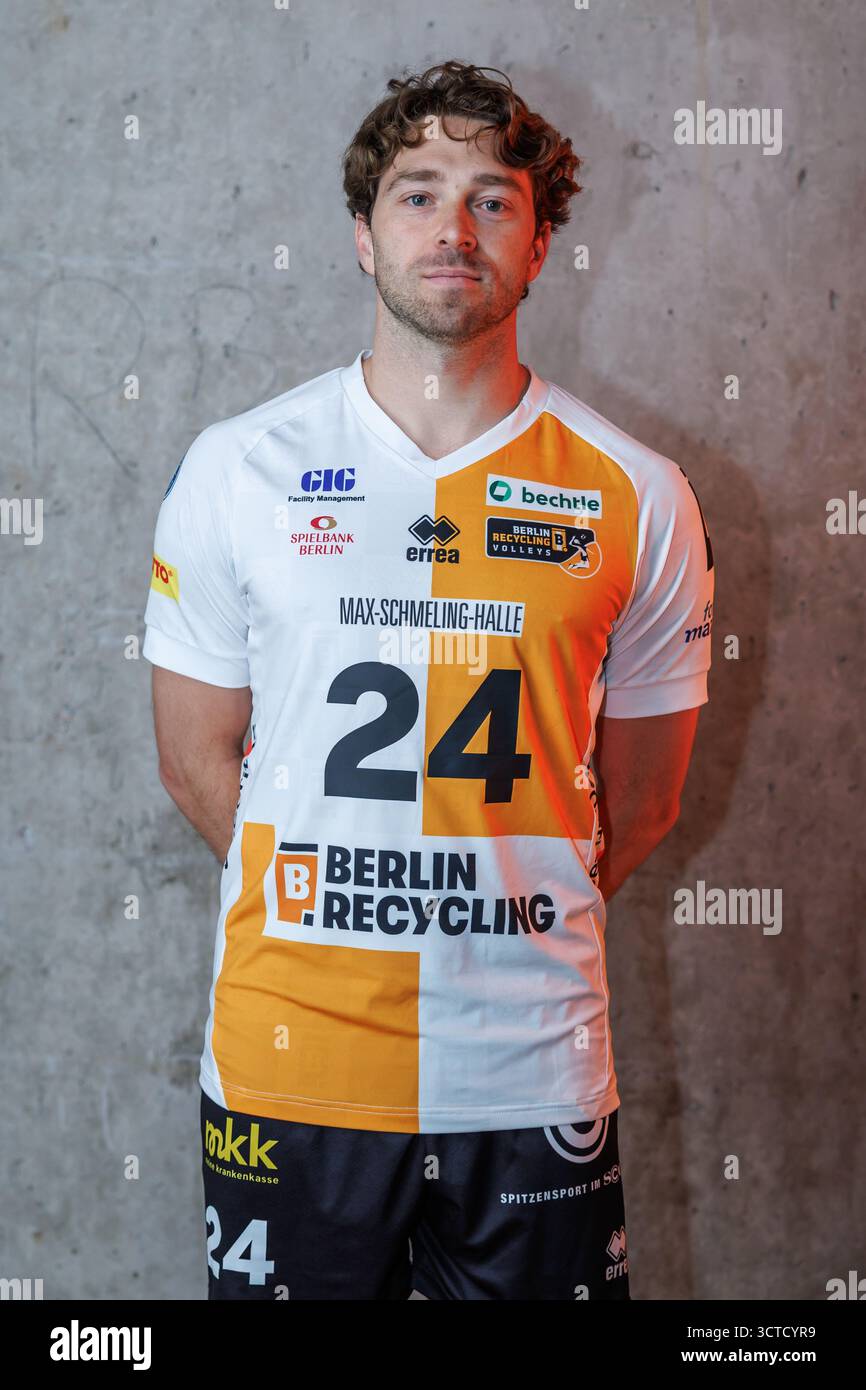 06 October 2025, Berlin: Volleyball: Bundesliga, BR Volleys photo shoot ...