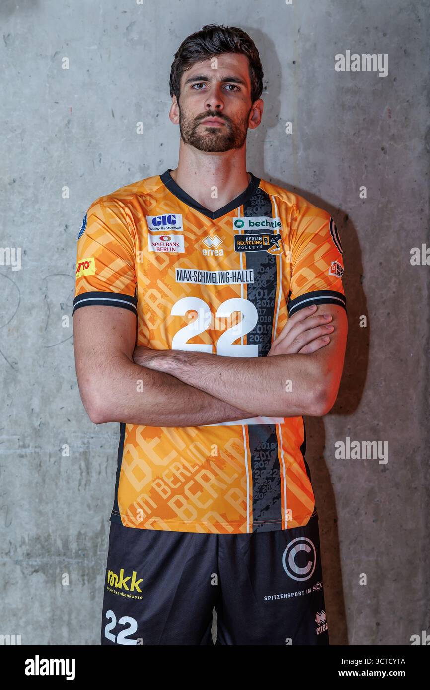 06 October 2025, Berlin: Volleyball: Bundesliga, BR Volleys photo shoot. Jake Hanes (BR Volleys ...