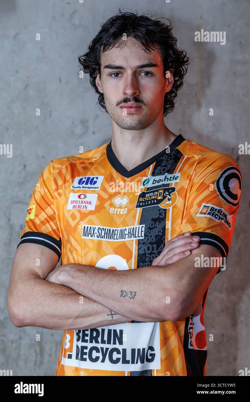 06 October 2025, Berlin: Volleyball: Bundesliga, BR Volleys photo shoot. Nolan Flexen (BR ...