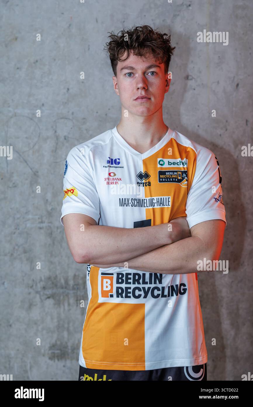06 October 2025, Berlin: Volleyball: Bundesliga, BR Volleys photo shoot. Maximilian Treiter (BR ...