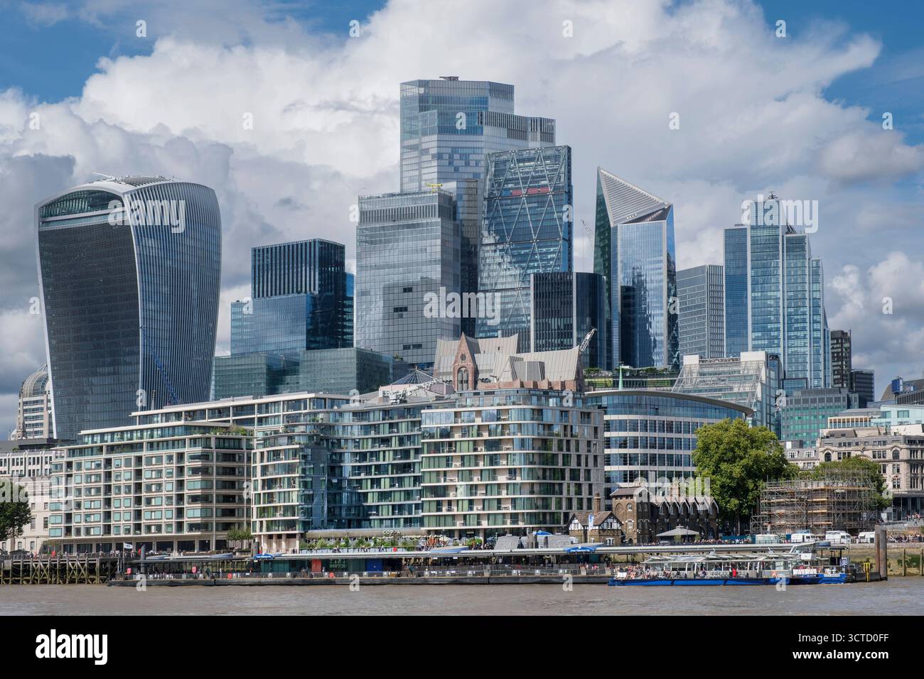Hochhäuser im Finanzdistrikt der City of London, moderne Architektur ...
