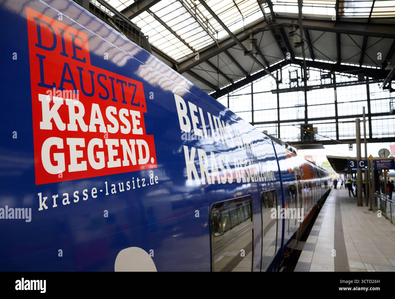 06 October 2025, Berlin: The "structural change express train" "Krasse ...