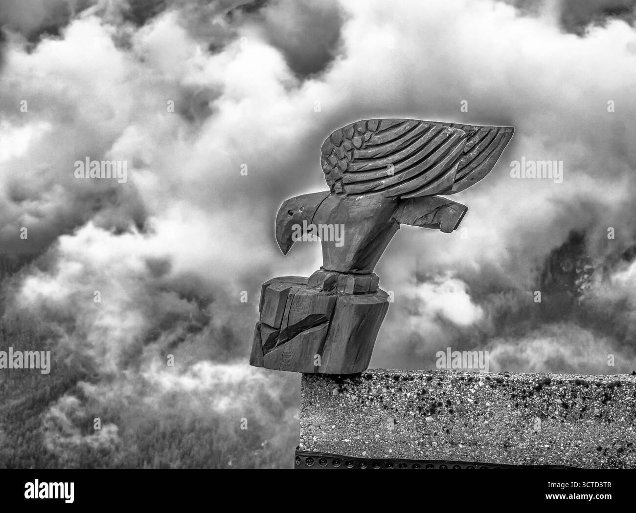Wood carving eagle in Black and White Stock Photos & Images - Alamy