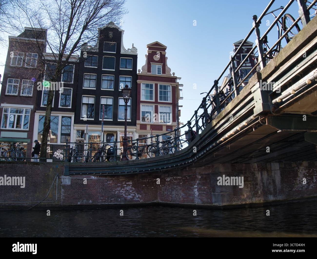 Dramatic amsterdam canal perspective hi-res stock photography and ...