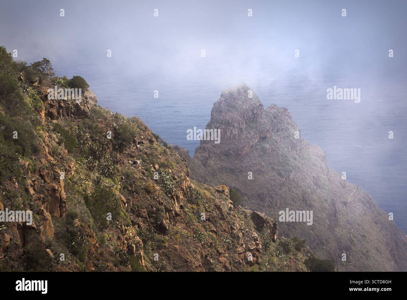 Mist over rocky peaks hi-res stock photography and images - Alamy