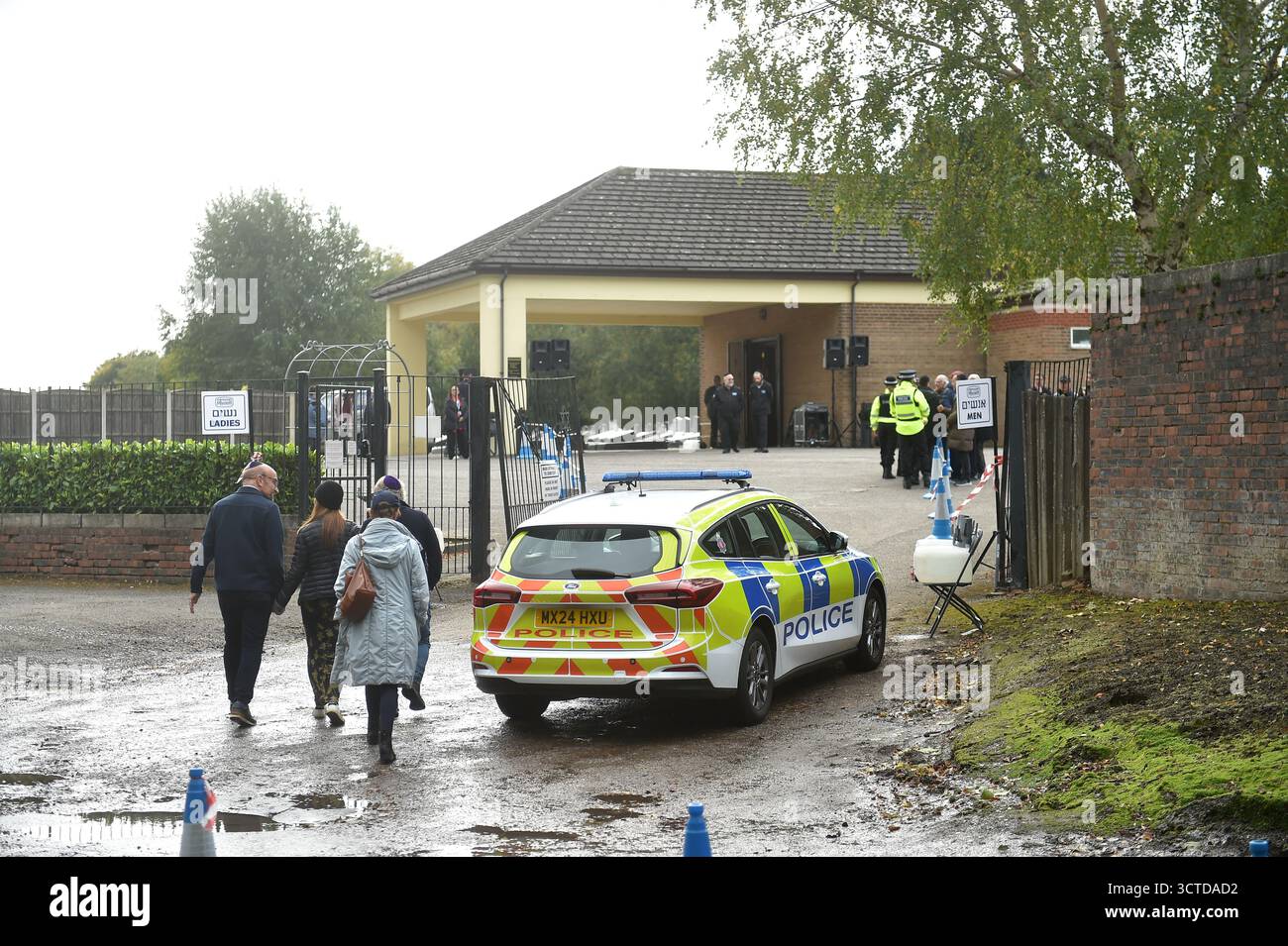 Police presence at the funeral of Adrian Daulby at Agecroft Jewish ...