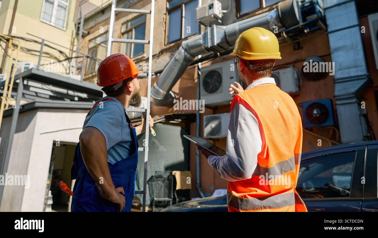 Air service engineers hi-res stock photography and images - Alamy