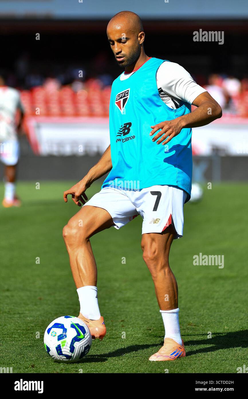Lucas Moura of Sao Paulo during warm-up for the game between Sao Paulo ...
