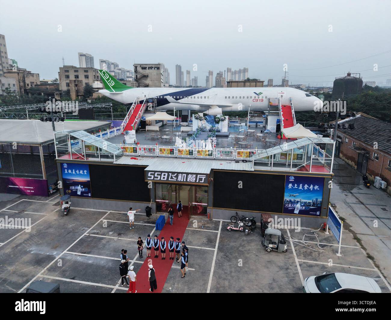 Fuyang, China. 05th Oct, 2025. The "558 Aircraft Restaurant" featuring ...