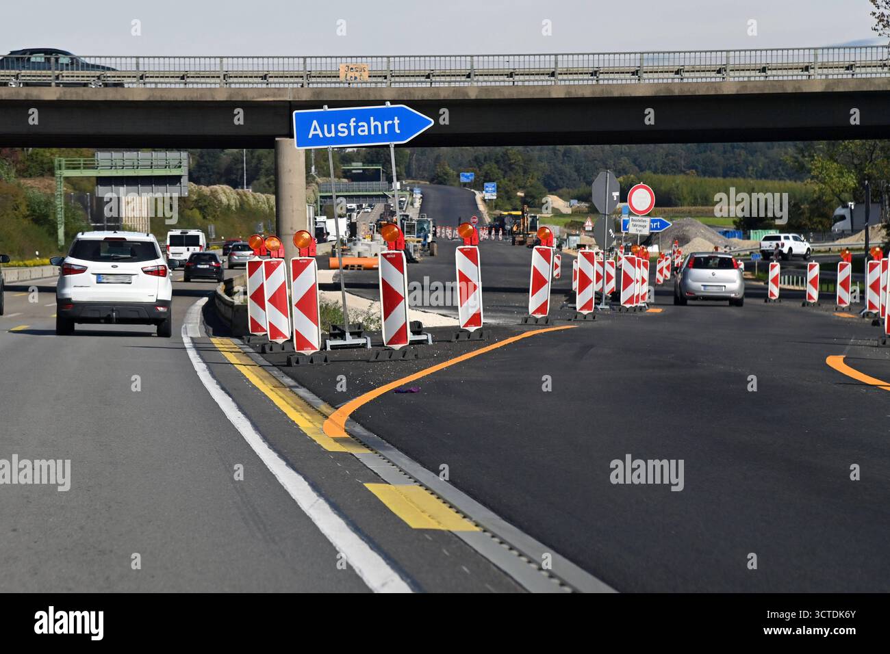 Baustelle auf der Autobahn A9 bei Ingolstadt. *** Roadworks on the A9 ...
