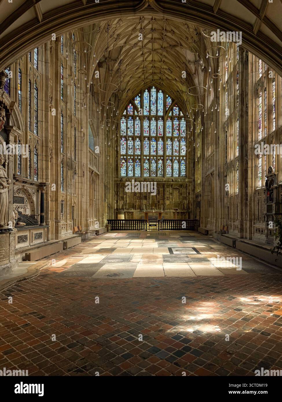 Main altar, Gloucester Cathedral Stock Photo - Alamy