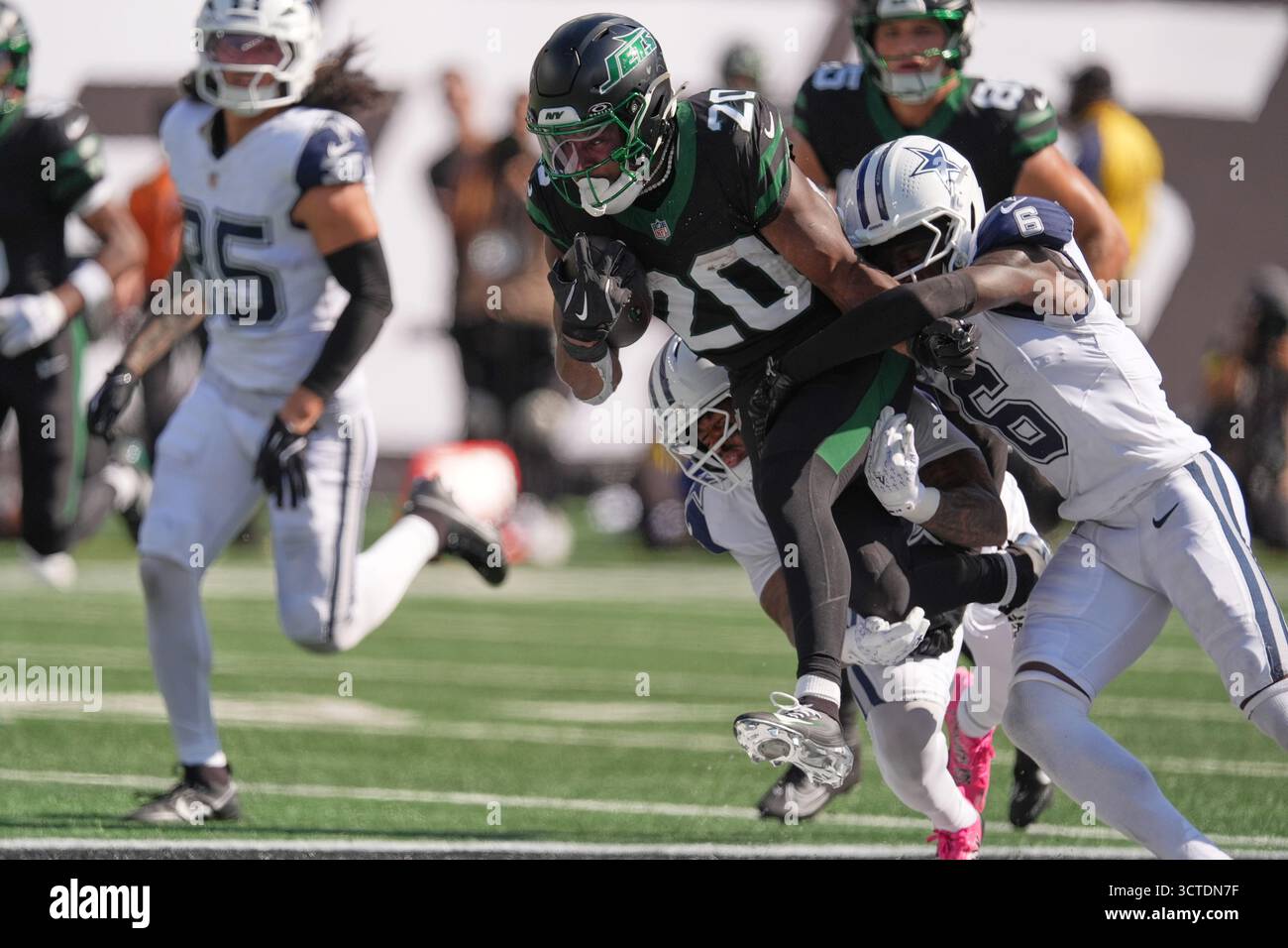 New York Jets' Breece Hall (20) runs the ball during an NFL football ...