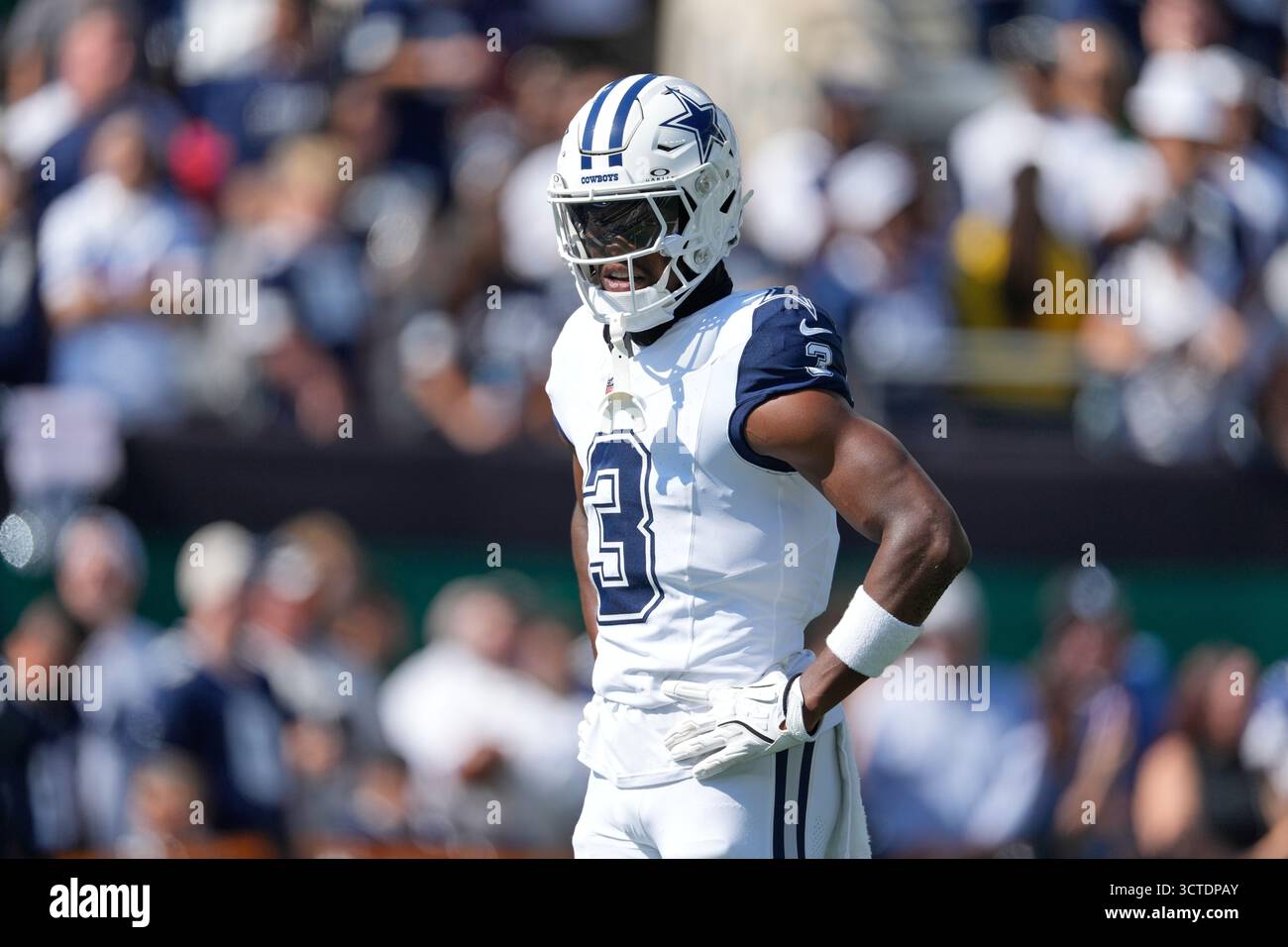 Dallas Cowboys George Pickens warms up before an NFL football game ...