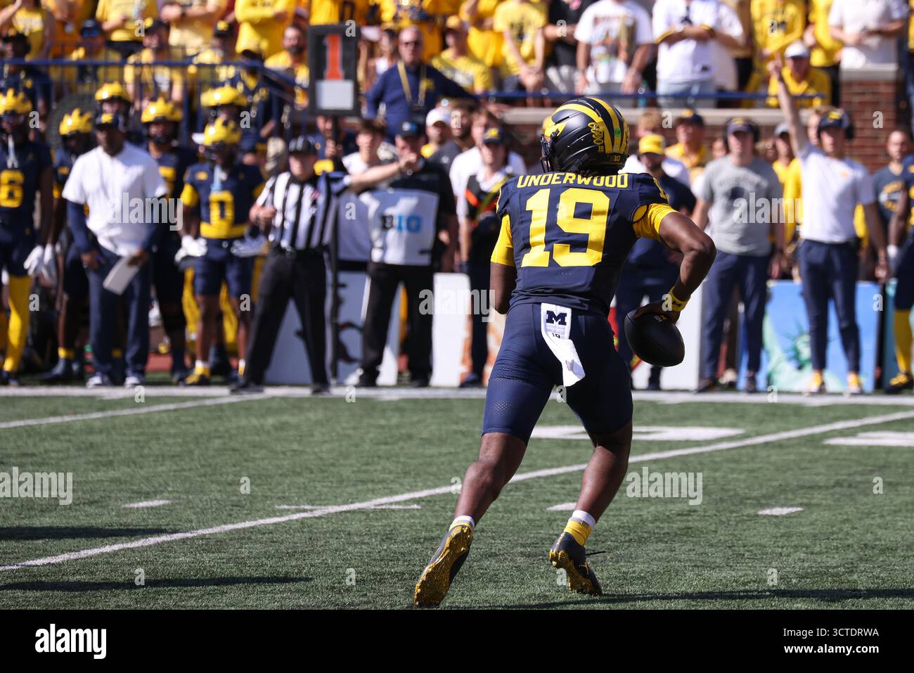 ANN ARBOR, MI - OCTOBER 04: Michigan Wolverines quarterback Bryce ...