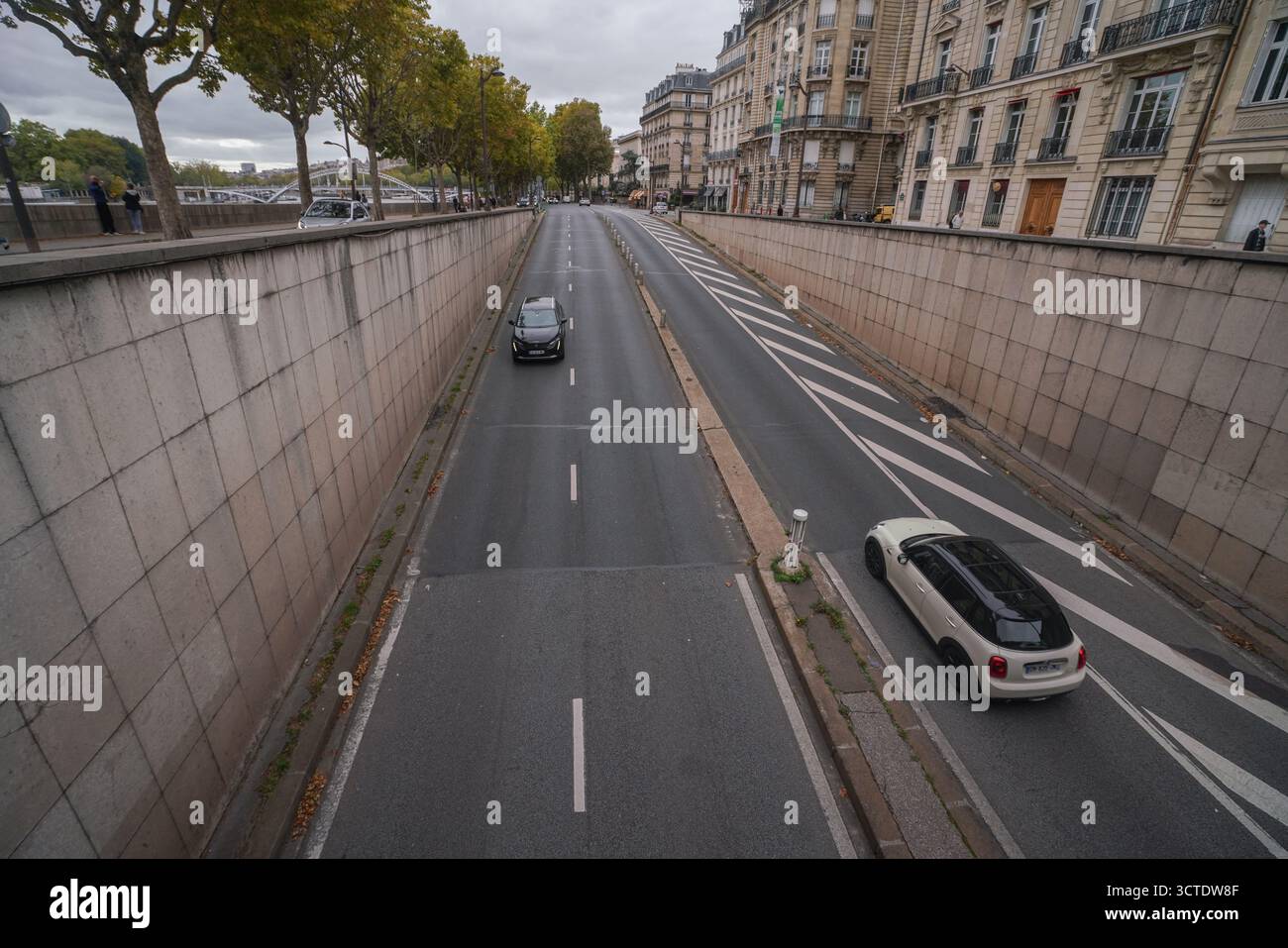 Pont de l'Alma (Alma Bridge) tunnel where Princess Diana was tragically ...