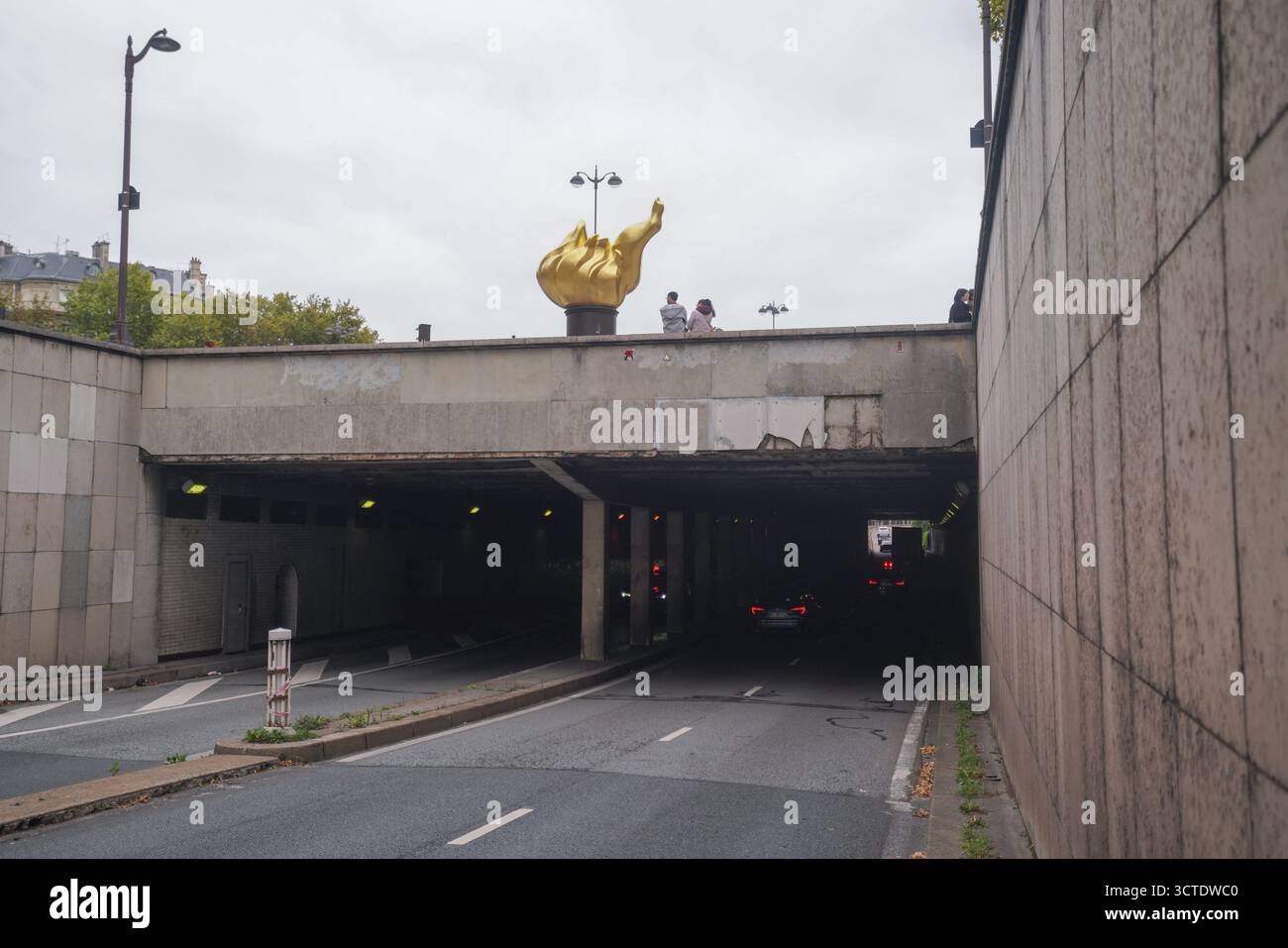 Pont de l'Alma (Alma Bridge) tunnel where Princess Diana was tragically ...