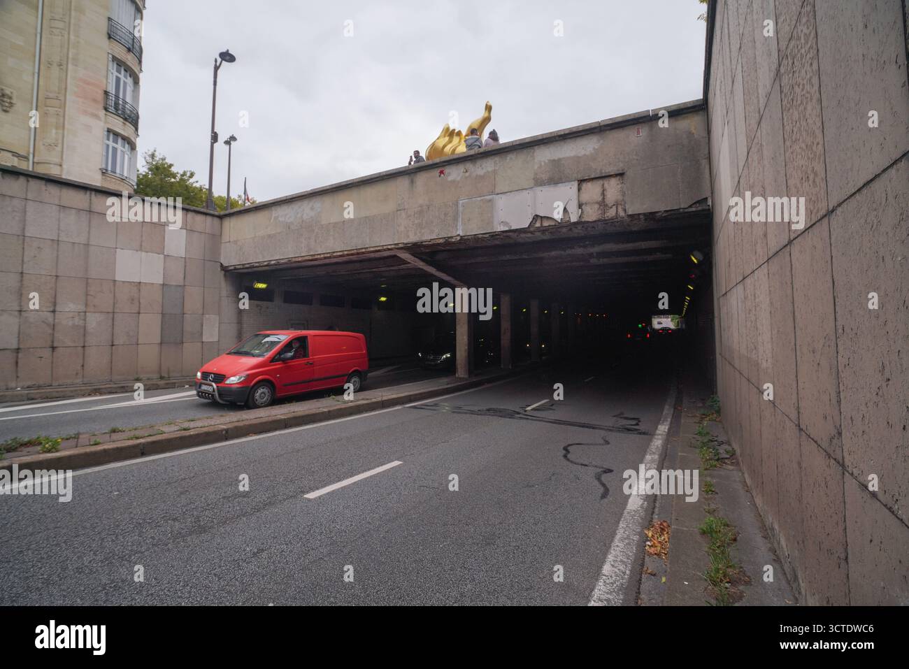 Pont de l'Alma (Alma Bridge) tunnel where Princess Diana was tragically ...