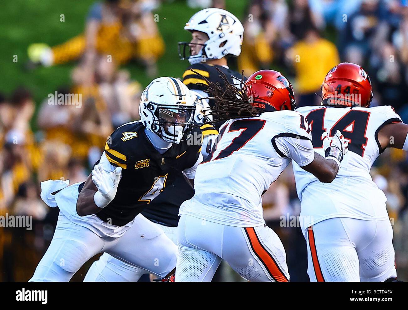 October 4, 2025: App State tight end Izayah Cummings (4) blocks Oregon ...