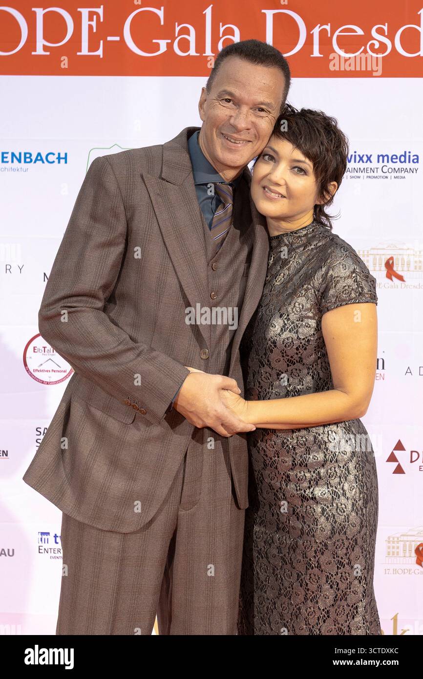 Moderatorin Madeleine Wehle 57 mit Ehemann Mario Hensel kommen zur 17 ...