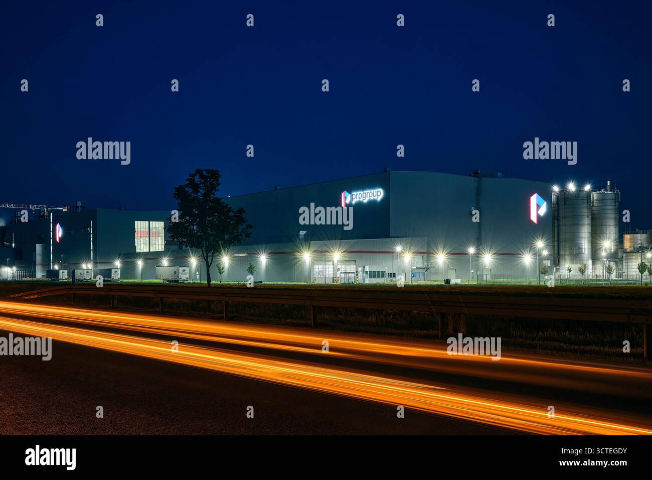 Pappherstellung hi-res stock photography and images - Alamy