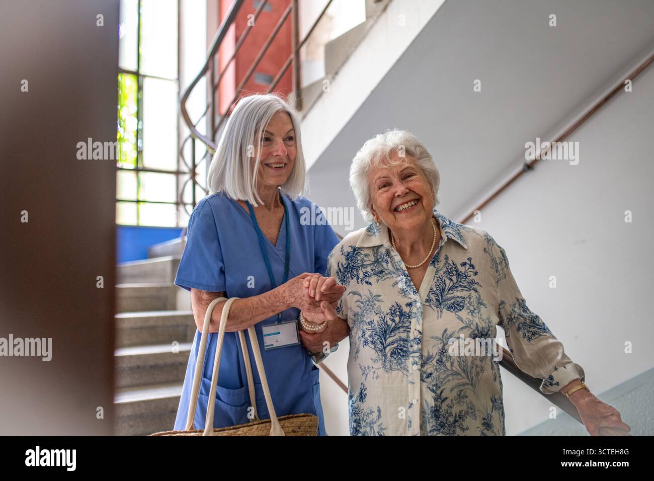 Female therapist helping down hi-res stock photography and images - Alamy