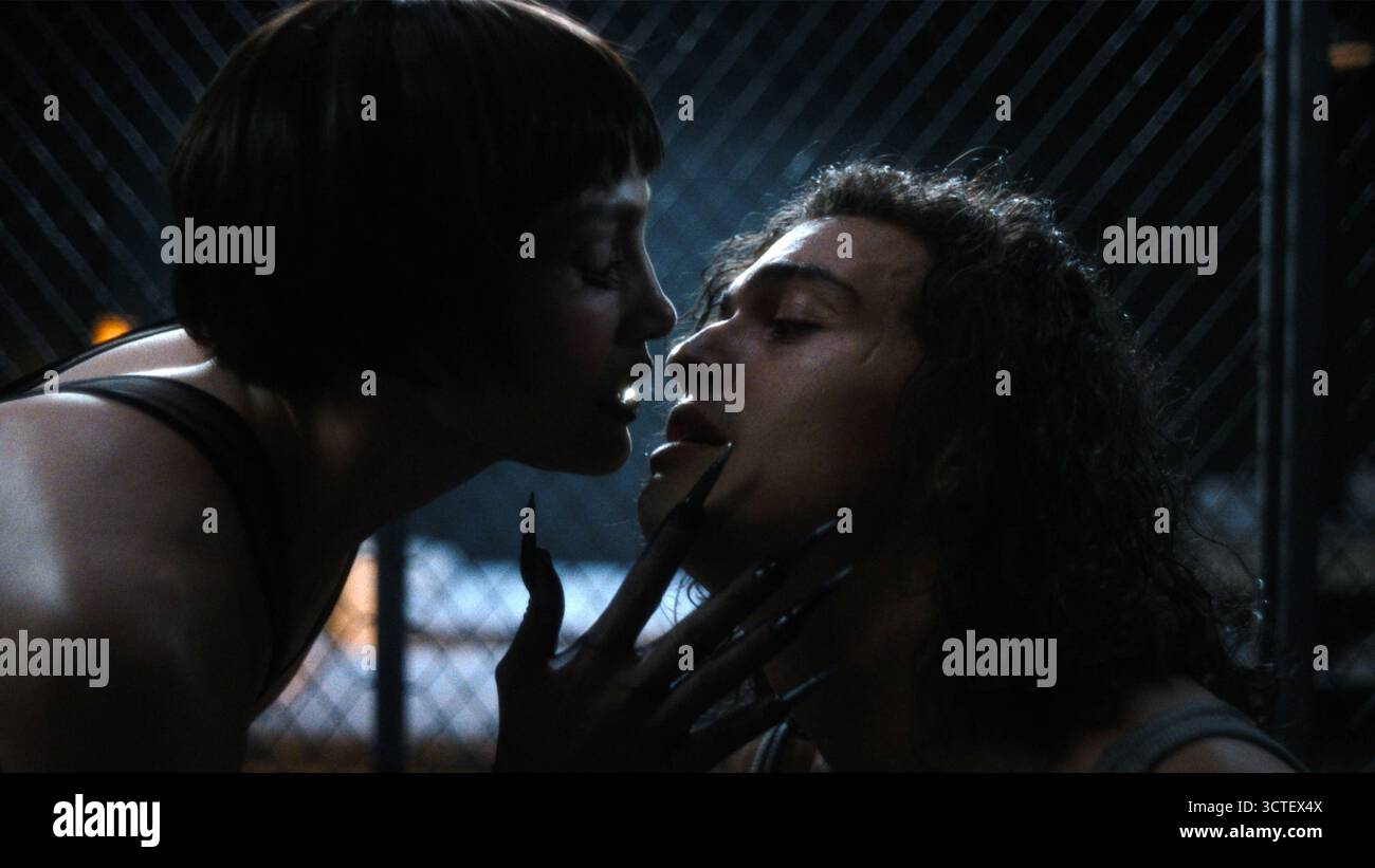 Jennifer lopez kiss 2025 hi-res stock photography and images - Alamy