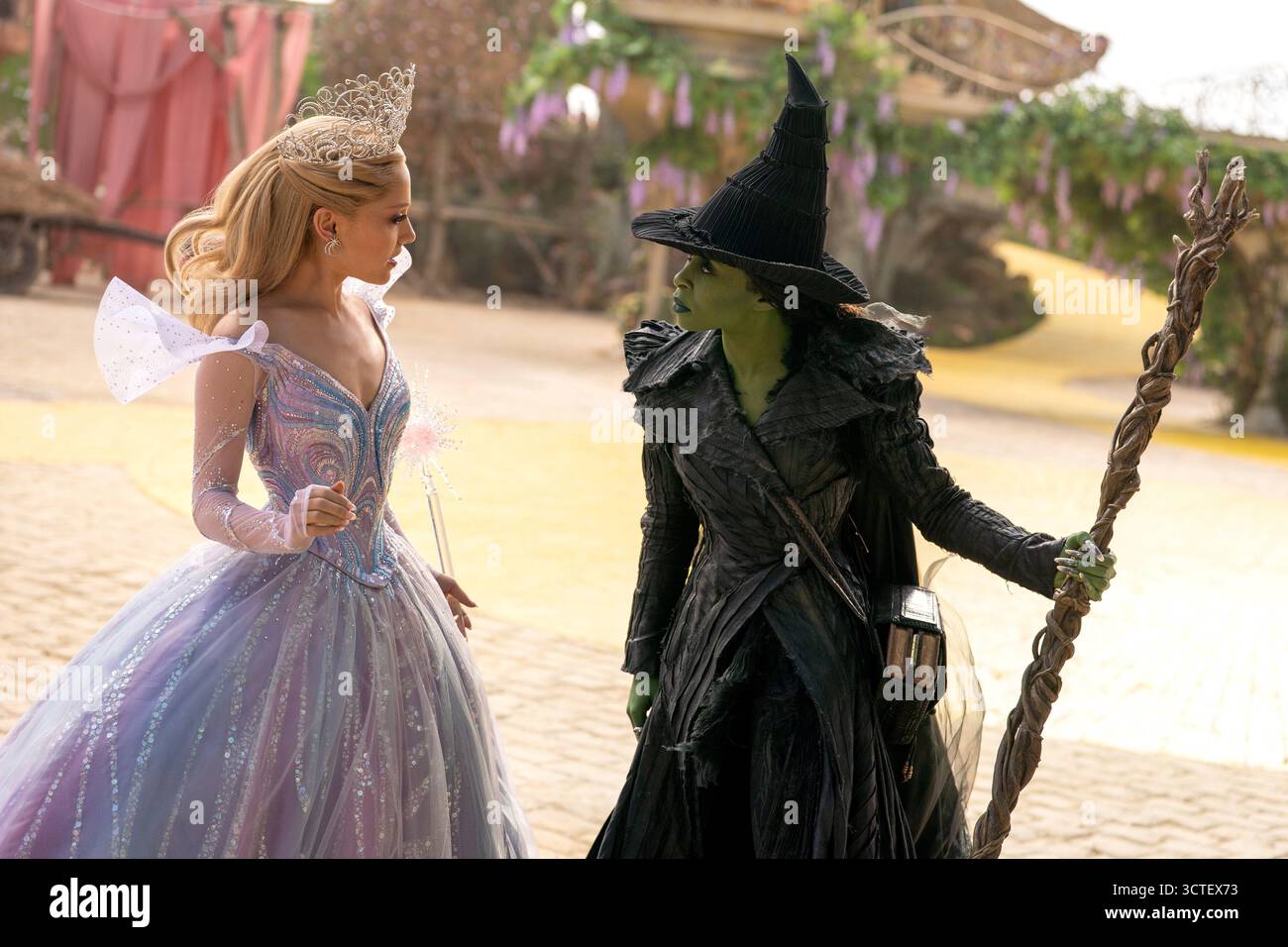 Wicked for good ariana cynthia hi-res stock photography and images - Alamy