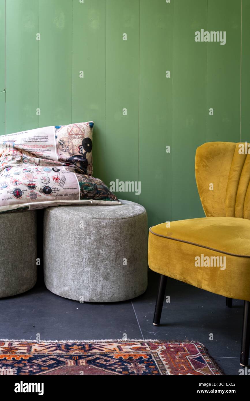 Quite room relaxed contemplation hi-res stock photography and images ...