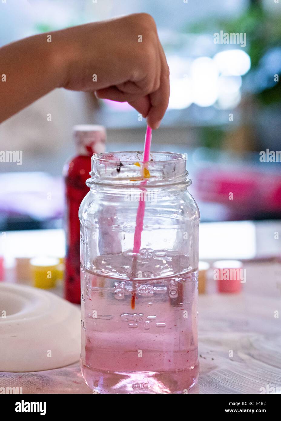 Kids in a craft workshop hi-res stock photography and images - Alamy