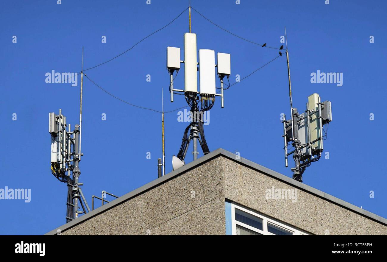 Neue 5G Post Sendeantenen - gesehen am 02.10.2025 auf dem Rathaus i ...