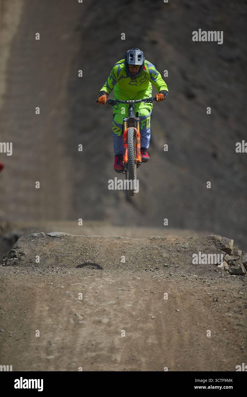 focus, silence, and the pulse of anticipation. The American Series MTB DHI Lima 2025 at Amancaes ...