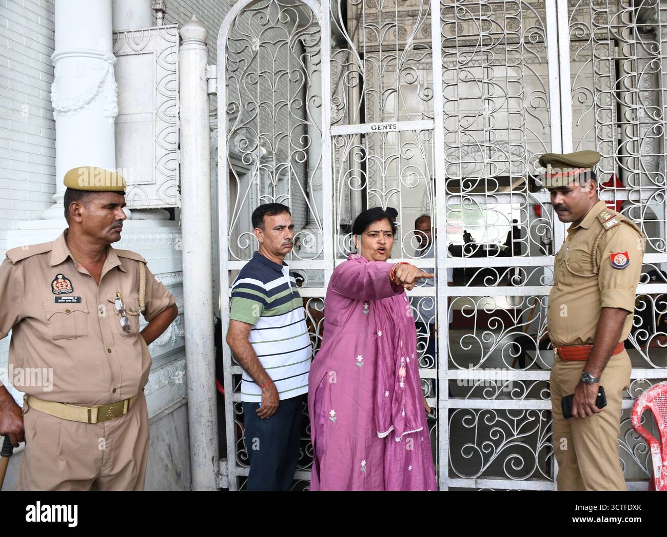 LUCKNOW, INDIA - OCTOBER 6: Employees of the Sahara group vacate the ...
