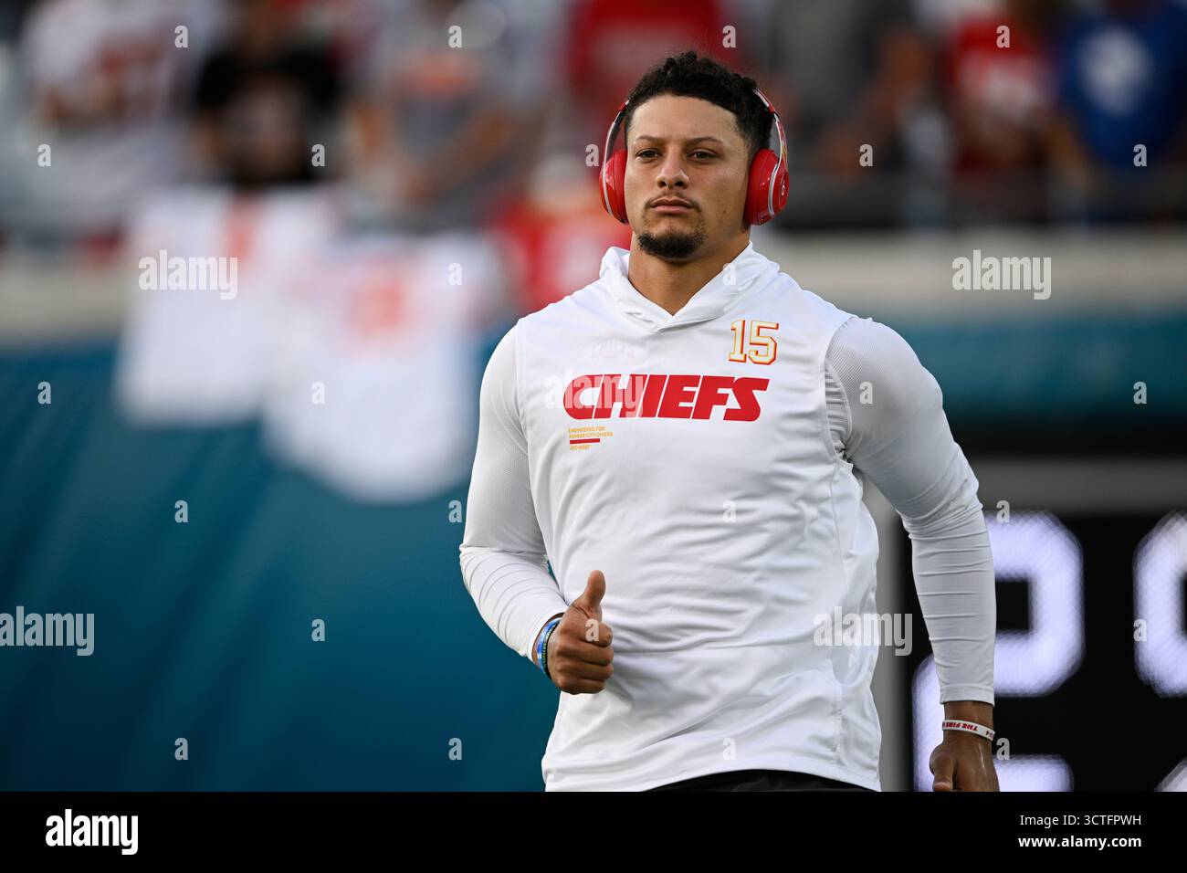 Kansas City Chiefs quarterback Patrick Mahomes warms up before an NFL ...