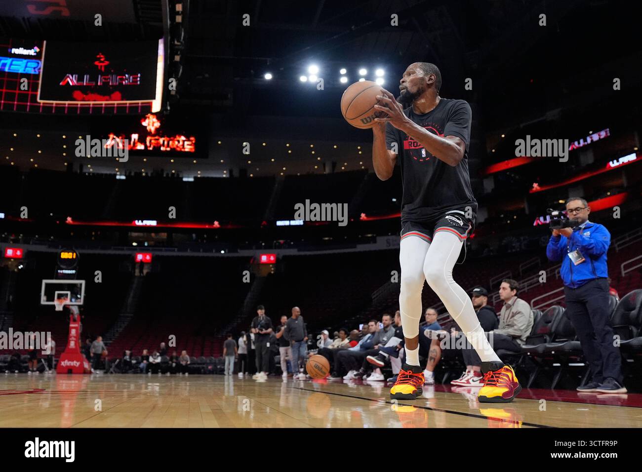 Houston Rockets forward Kevin Durant warms up before an NBA basketball ...