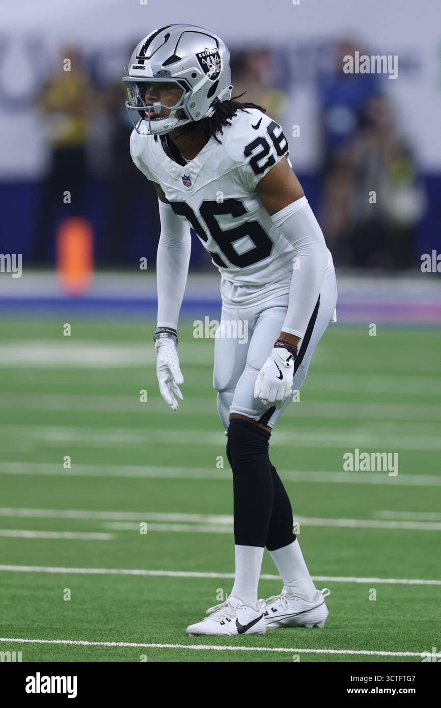 Las Vegas Raiders cornerback Darien Porter (26) lines up against the ...