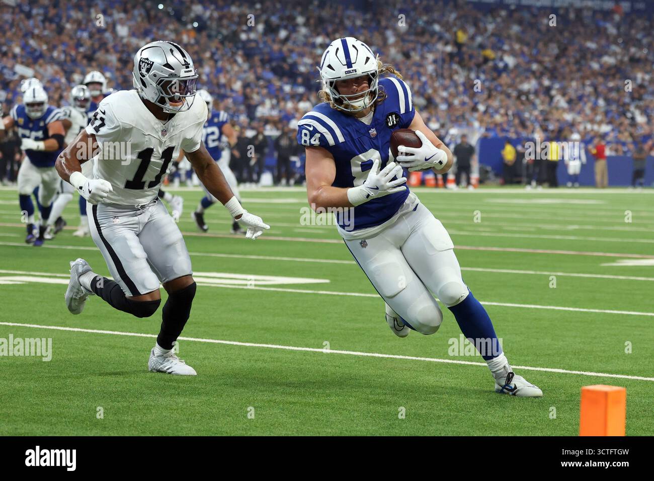 Indianapolis Colts tight end Tyler Warren (84) catches a pass for a ...