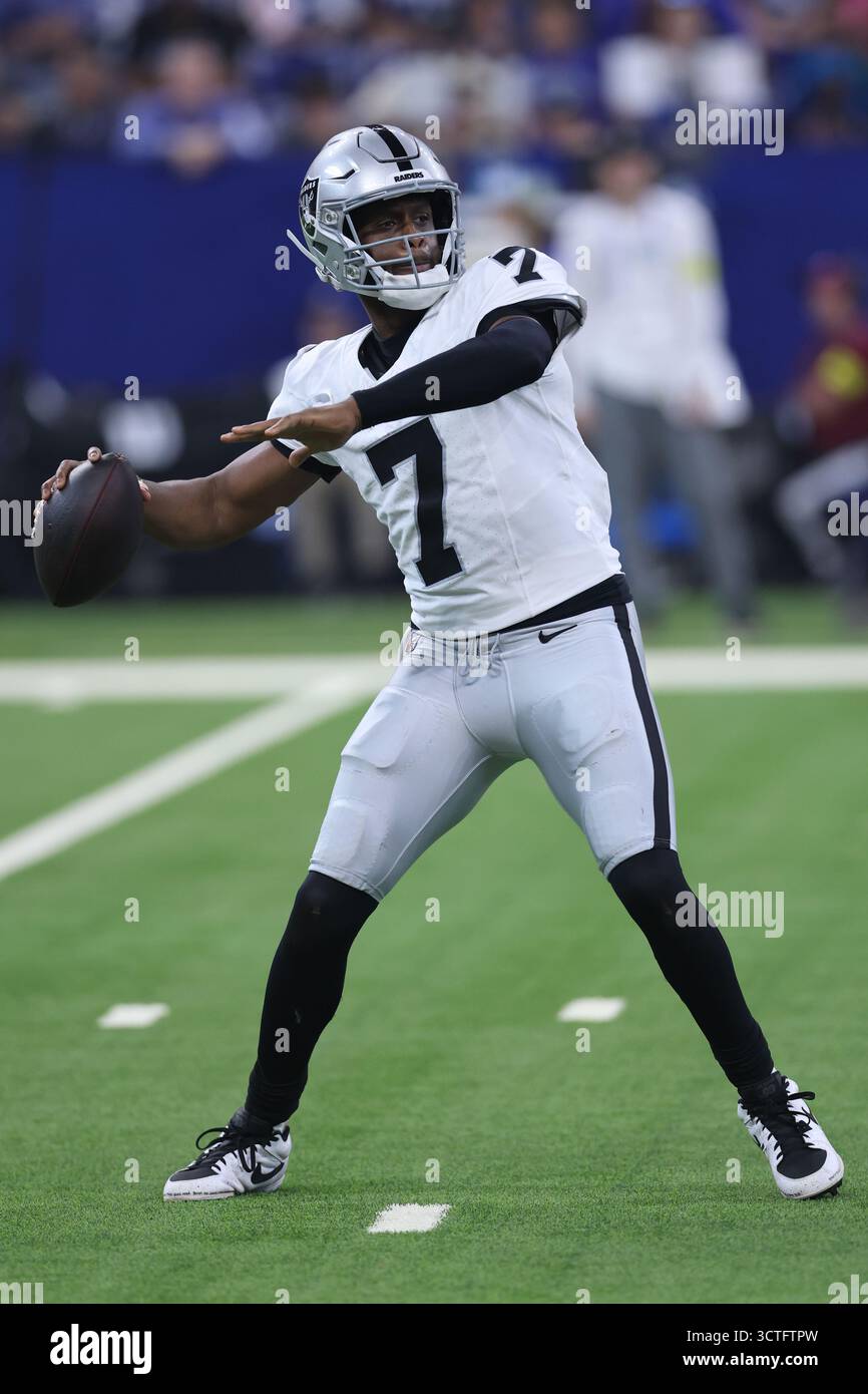 Las Vegas Raiders quarterback Geno Smith (7) throws a pass during an ...